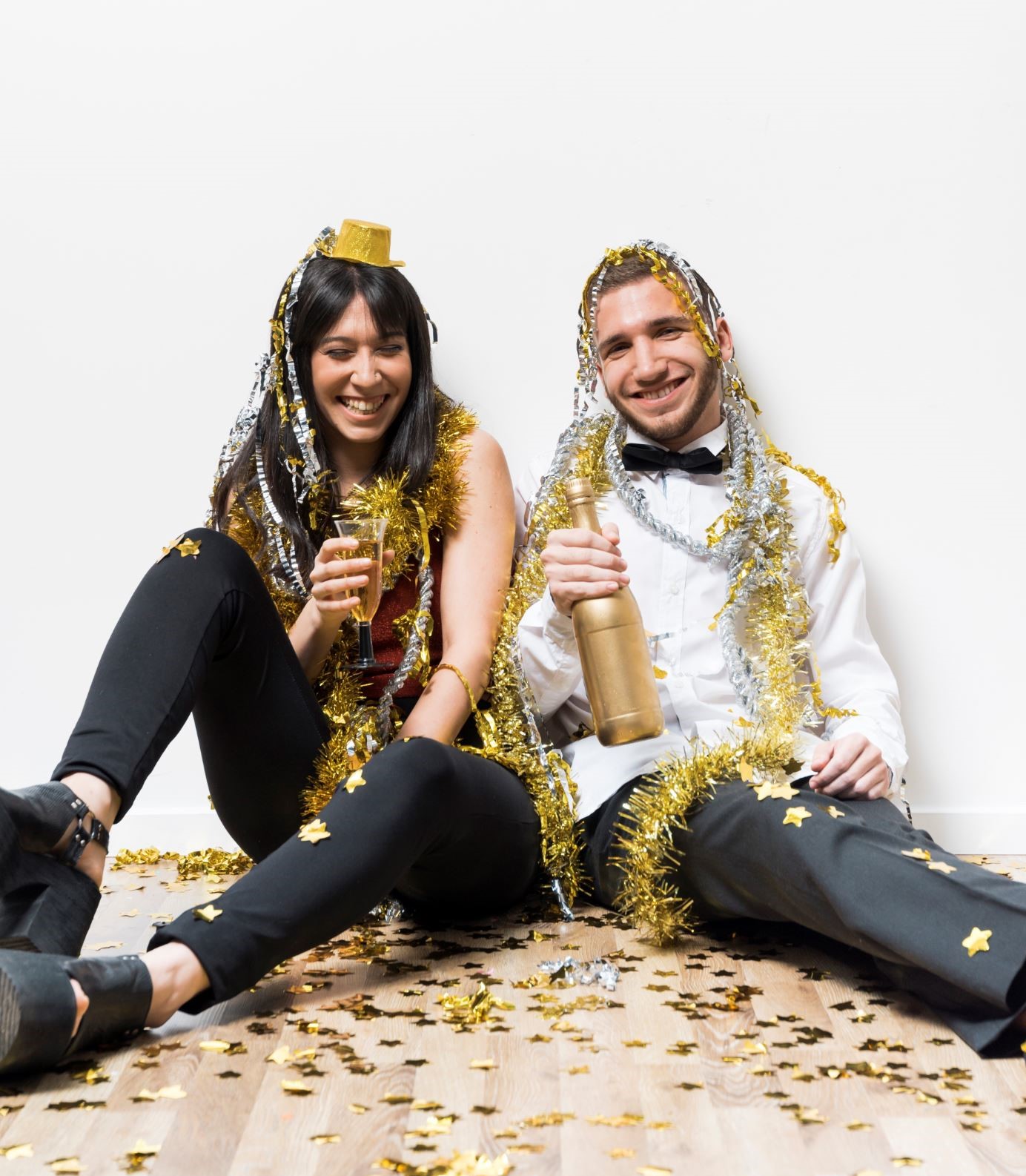 golden-props-new-year-photo-booth-1 - Onebooth